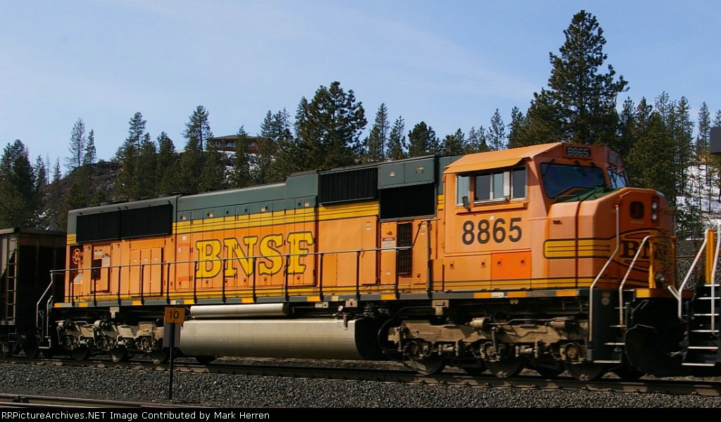 BNSF 8865